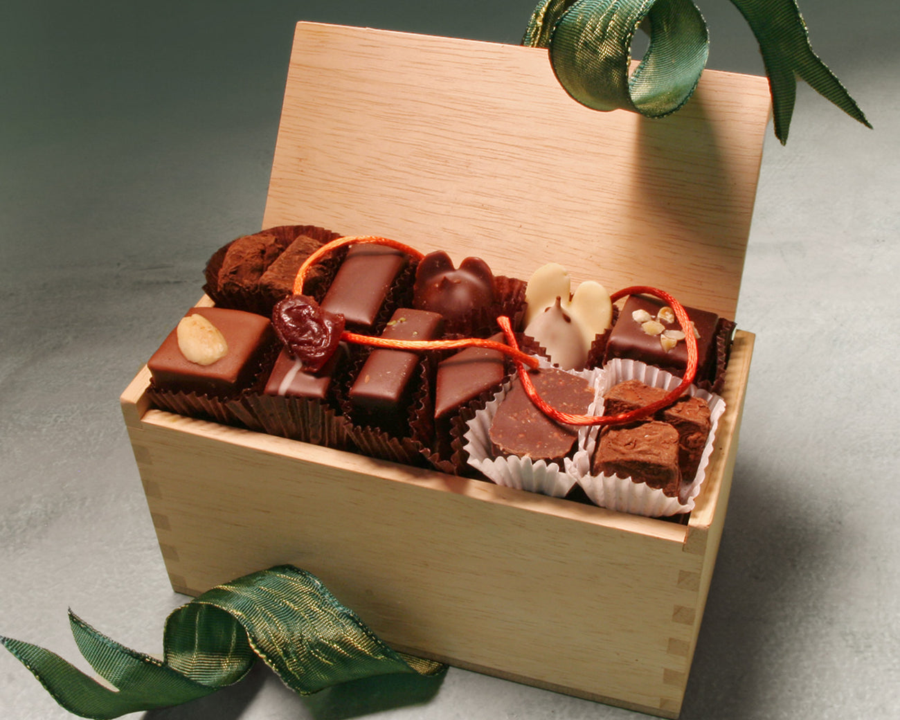 L.A. Burdick Handmade Chocolates - 16 pc. Wooden Box – Manhattan Fruitier